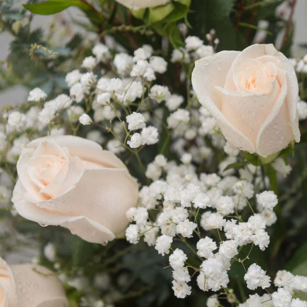 Ramo Bouquet de 12 Rosas en Florero - Florería La Fleur, Envío de Flores