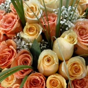 Ramo Bouquet de 80 Rosas en Florero - Florería La Fleur, Envío de Flores